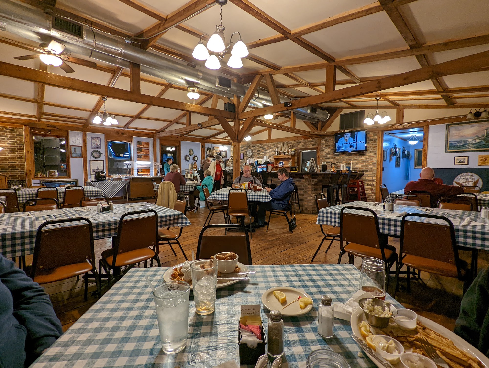 Restaurants near Waterfront Resort, Lakeview, AR - Restaurantji