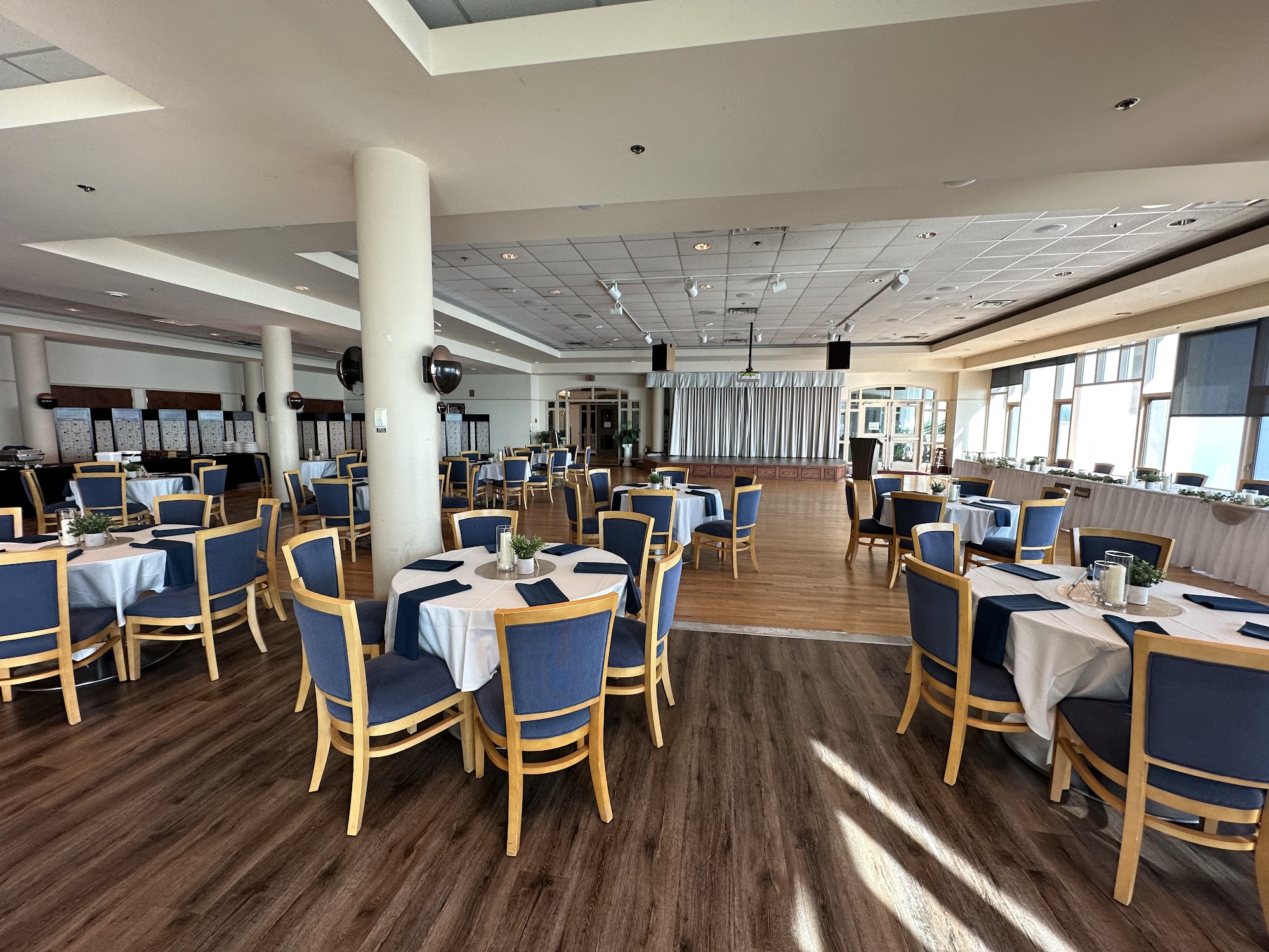 chief petty officers mess, Victoria - Reviews (40), Photos (16 ...