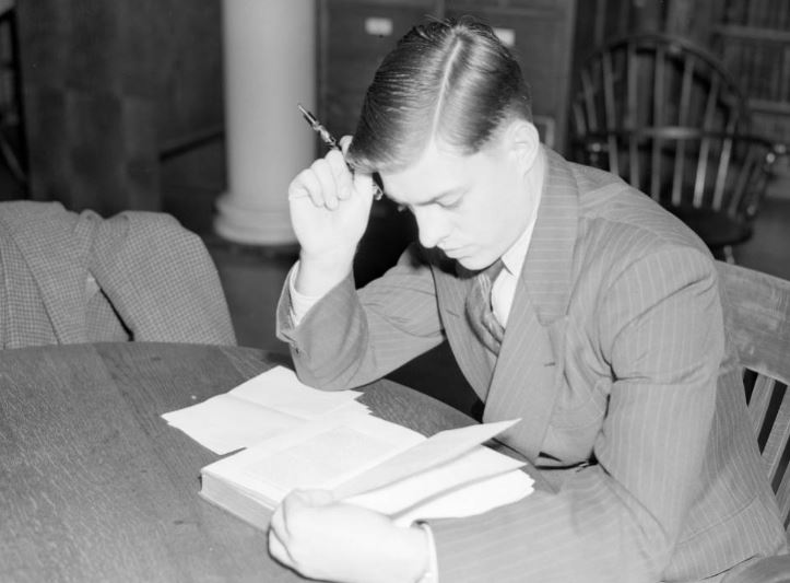 BLOOMINGTON PUBLIC LIBRARY - Bloomington IL - Hours, Directions ...