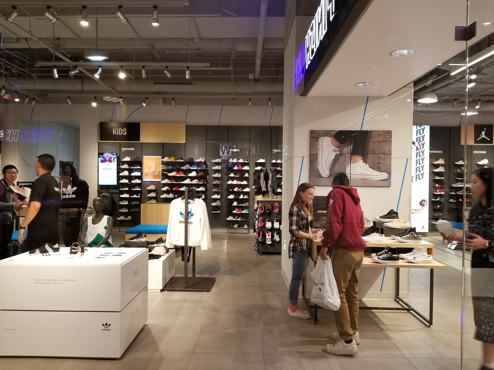 FINISH LINE - 835 N Michigan Ave #715, Chicago IL - Hours, Directions ...