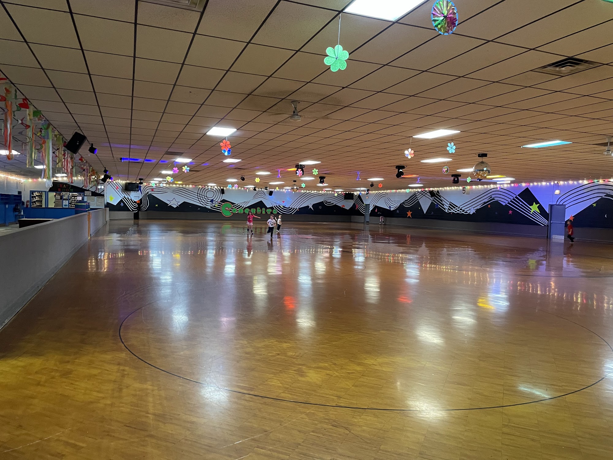 COACHLITE SKATE CENTER - Roselle IL - Hours, Directions, Reviews ...
