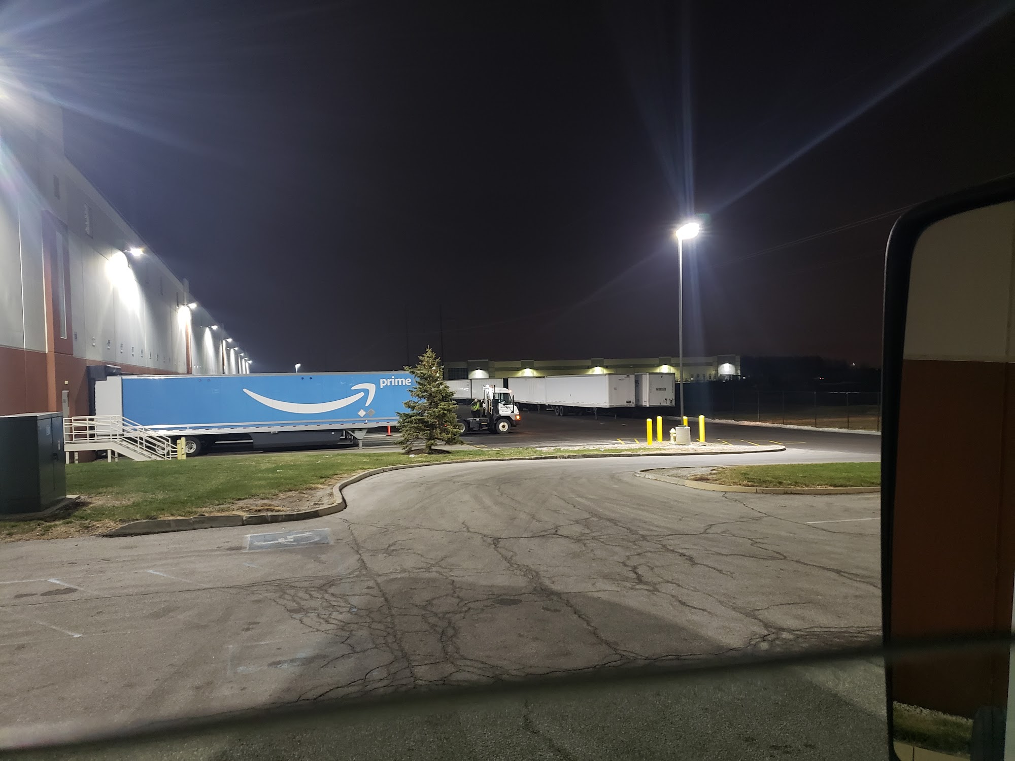 AMAZON FULFILLMENT CENTER IND1 - Whitestown IN - Hours, Directions ...