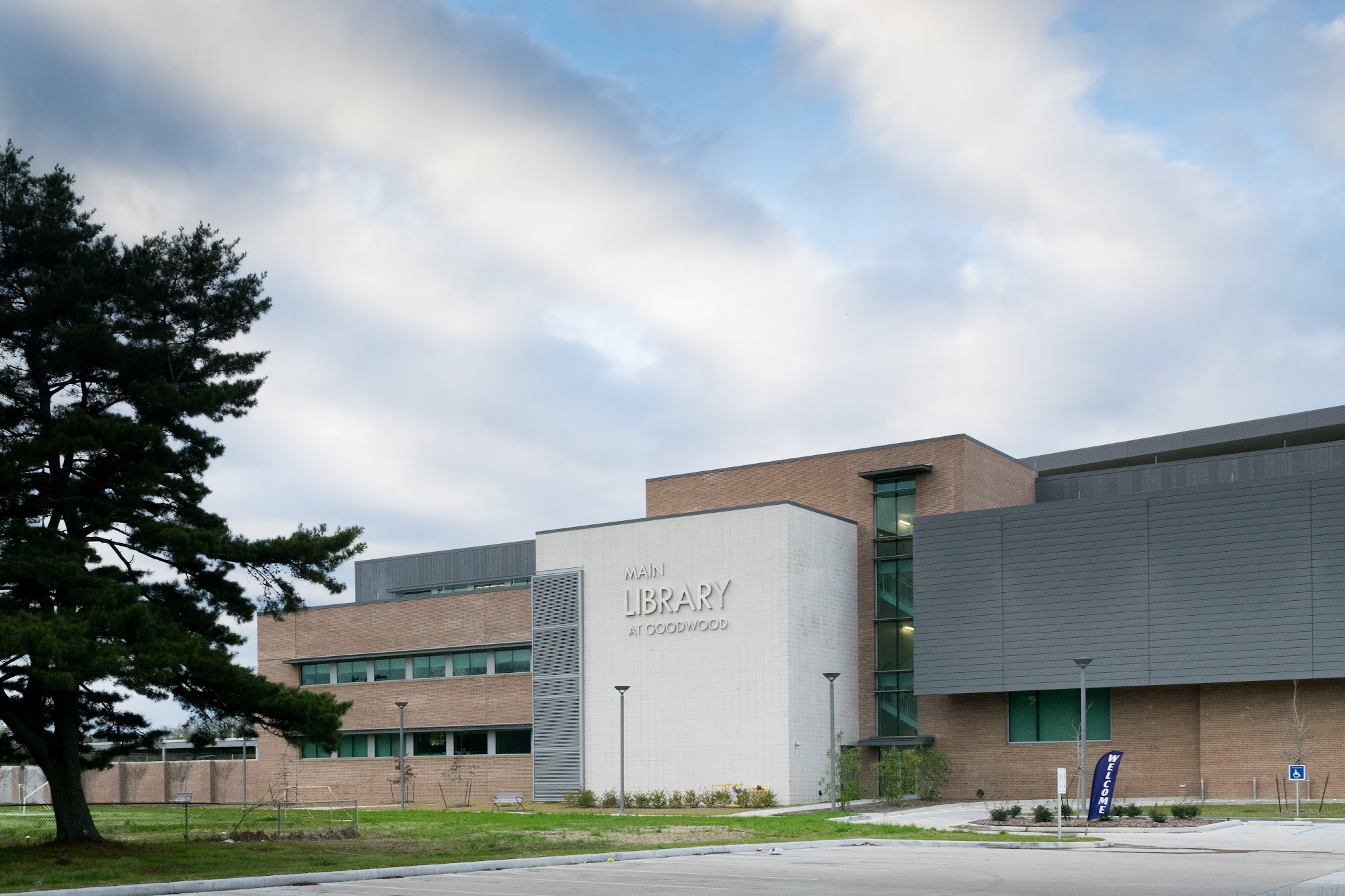 EBRPL - MAIN LIBRARY - Baton Rouge LA - Hours, Directions, Reviews ...
