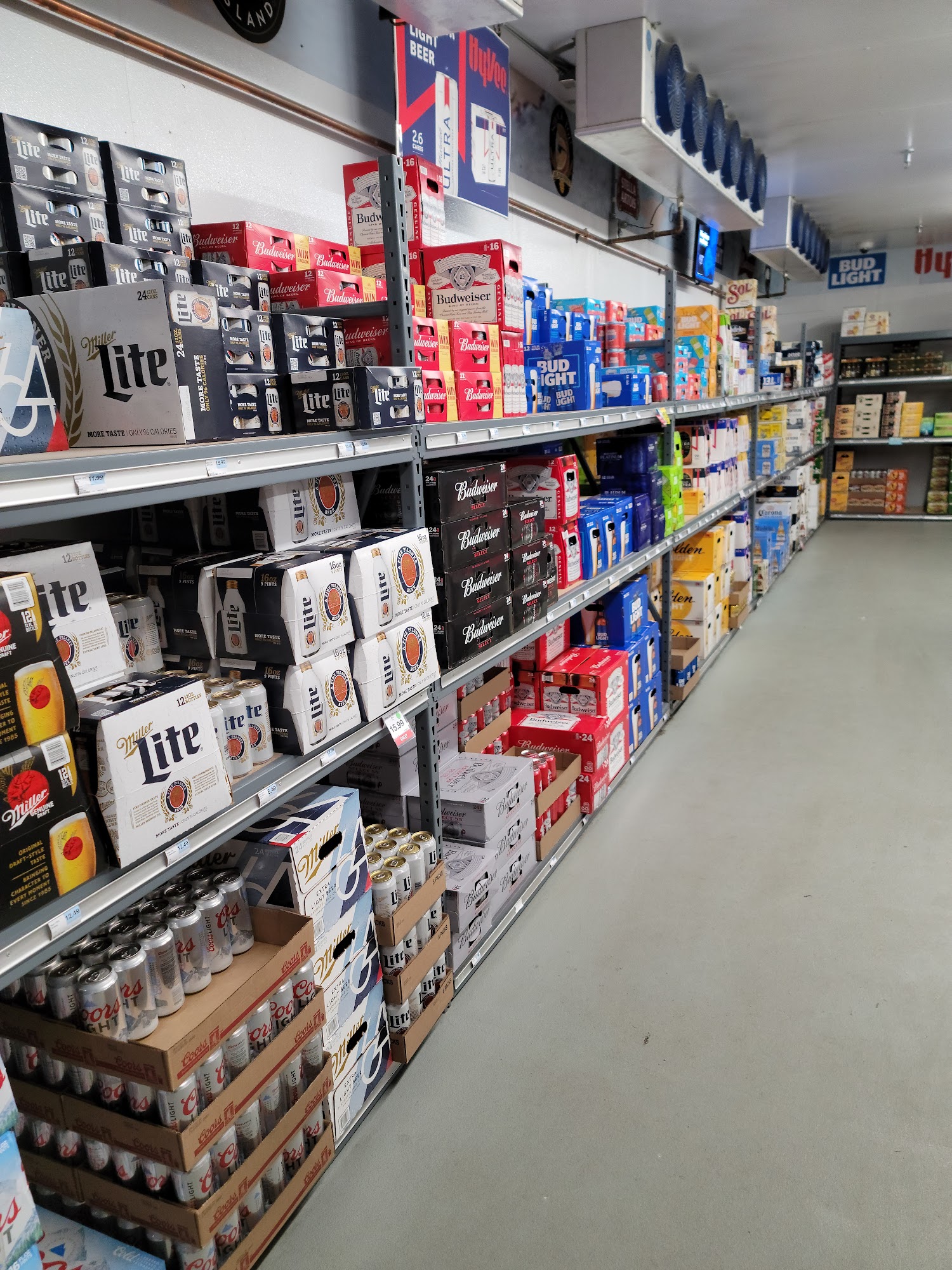 HY-VEE WINE & SPIRITS - 1106 6th Street NW, Rochester MN - Hours ...