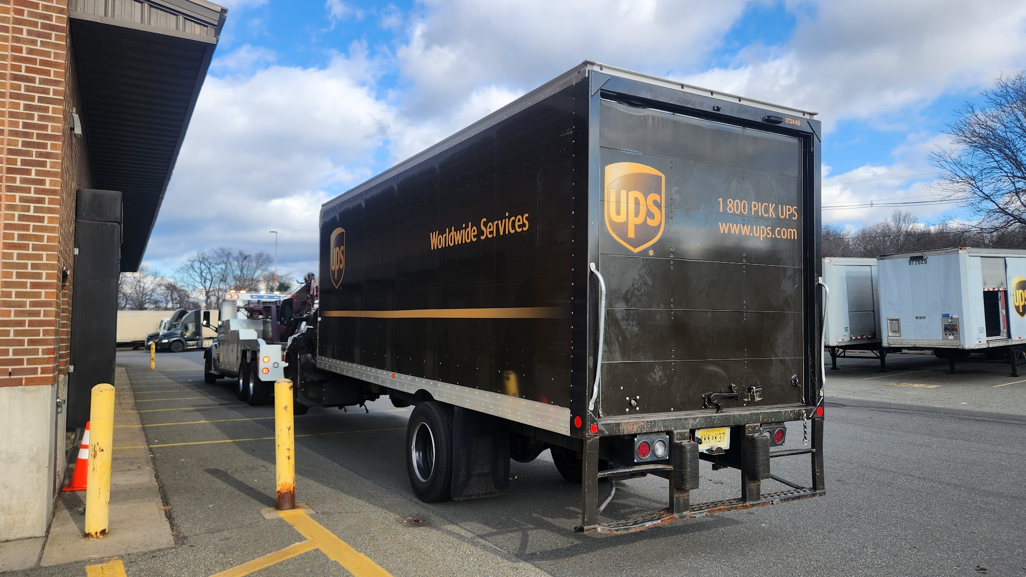 UPS CUSTOMER CENTER - 4001 Riverside Dr, Edison NJ - Hours, Directions ...