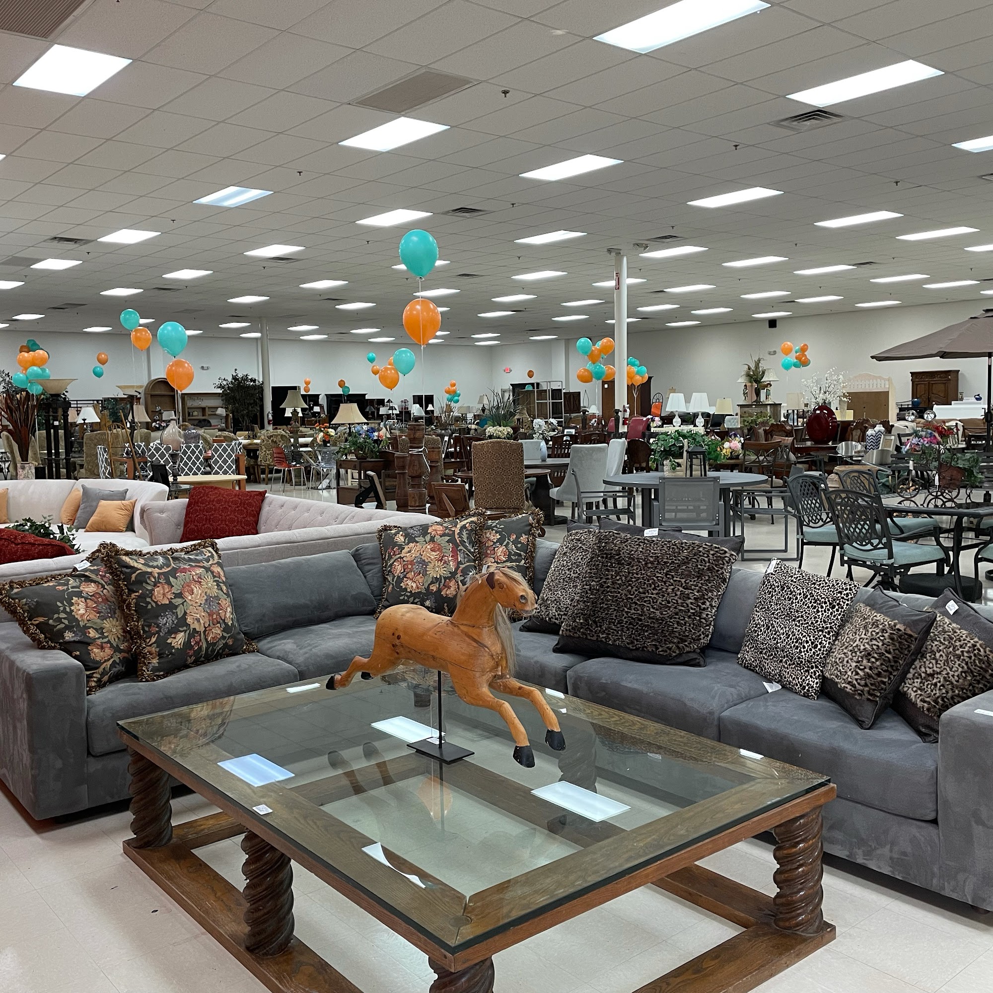 CHIC & COZY CONSIGNMENT FURNITURE - Henderson NV - Hours, Directions ...