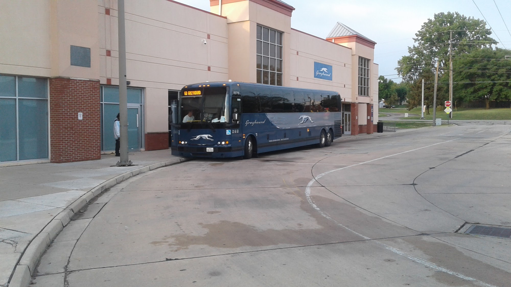 GREYHOUND: BUS STATION - TROTWOOD - Dayton OH - Hours, Directions ...