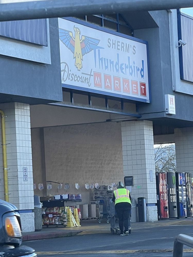 SHERM'S THUNDERBIRD MARKET - Roseburg OR - Hours, Directions, Reviews ...