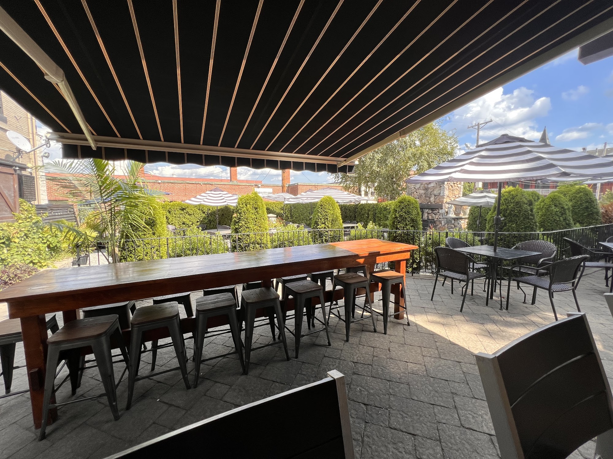 Restaurants near Stadium Theatre, Woonsocket, RI - Restaurantji