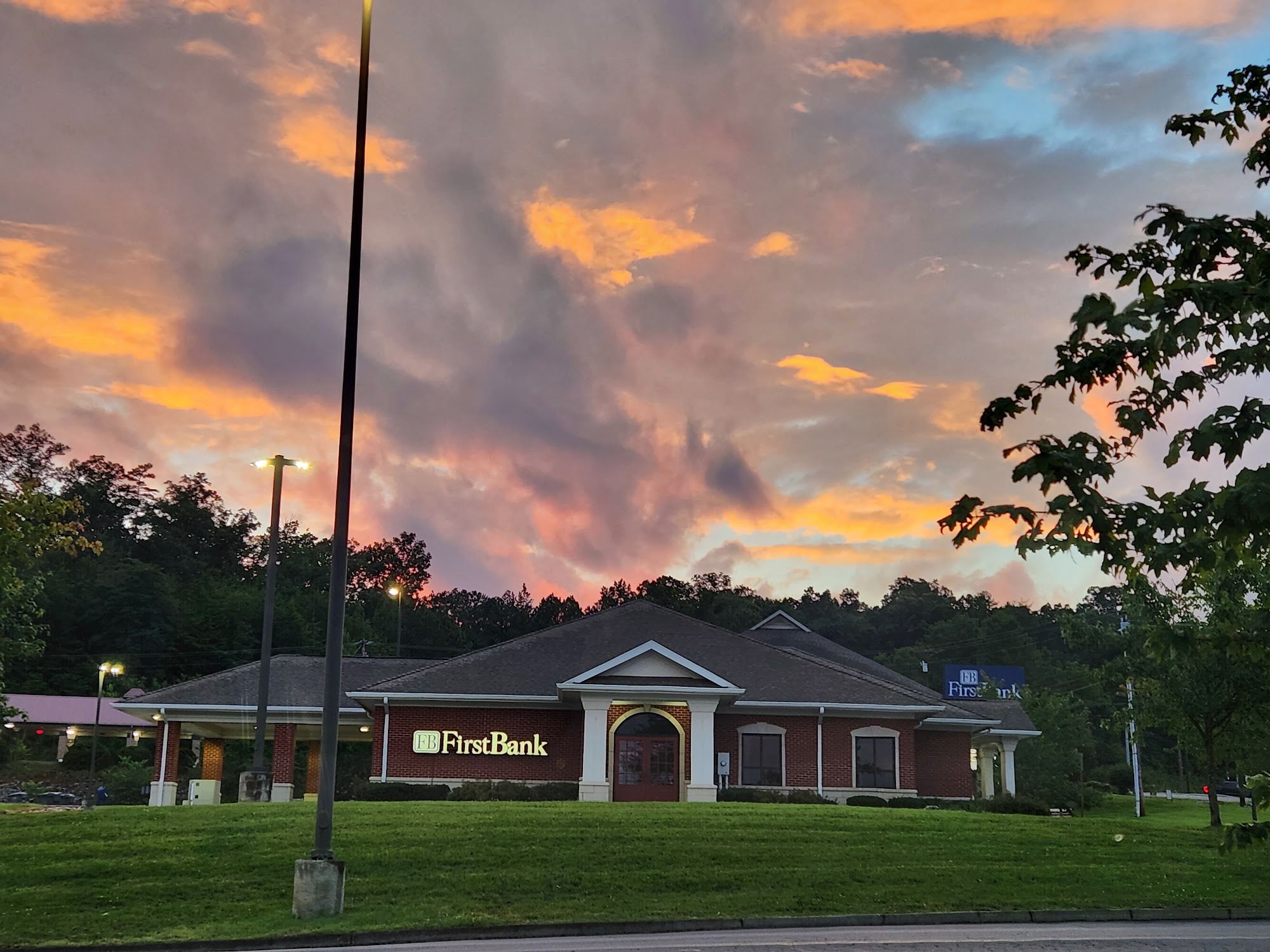 FIRSTBANK Dandridge, TN 37725 - 1013 TN-92 - Loc8NearMe